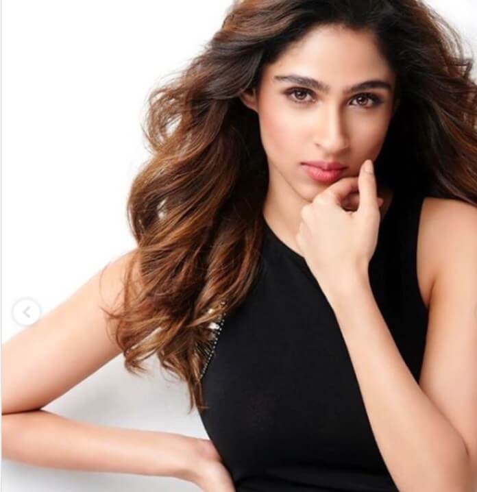 Pashmina Roshan Age, Biography, Wiki, Family, Height, Net Worth & More ...